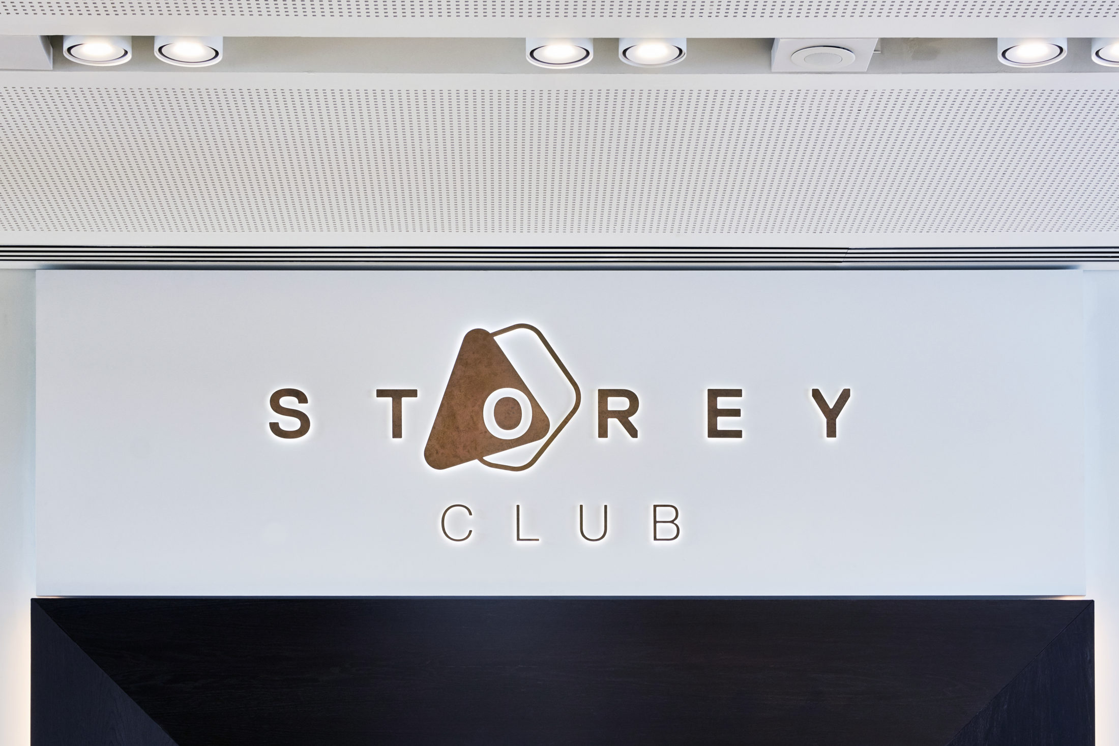 Thomas Matthews – Storey Club Signage
